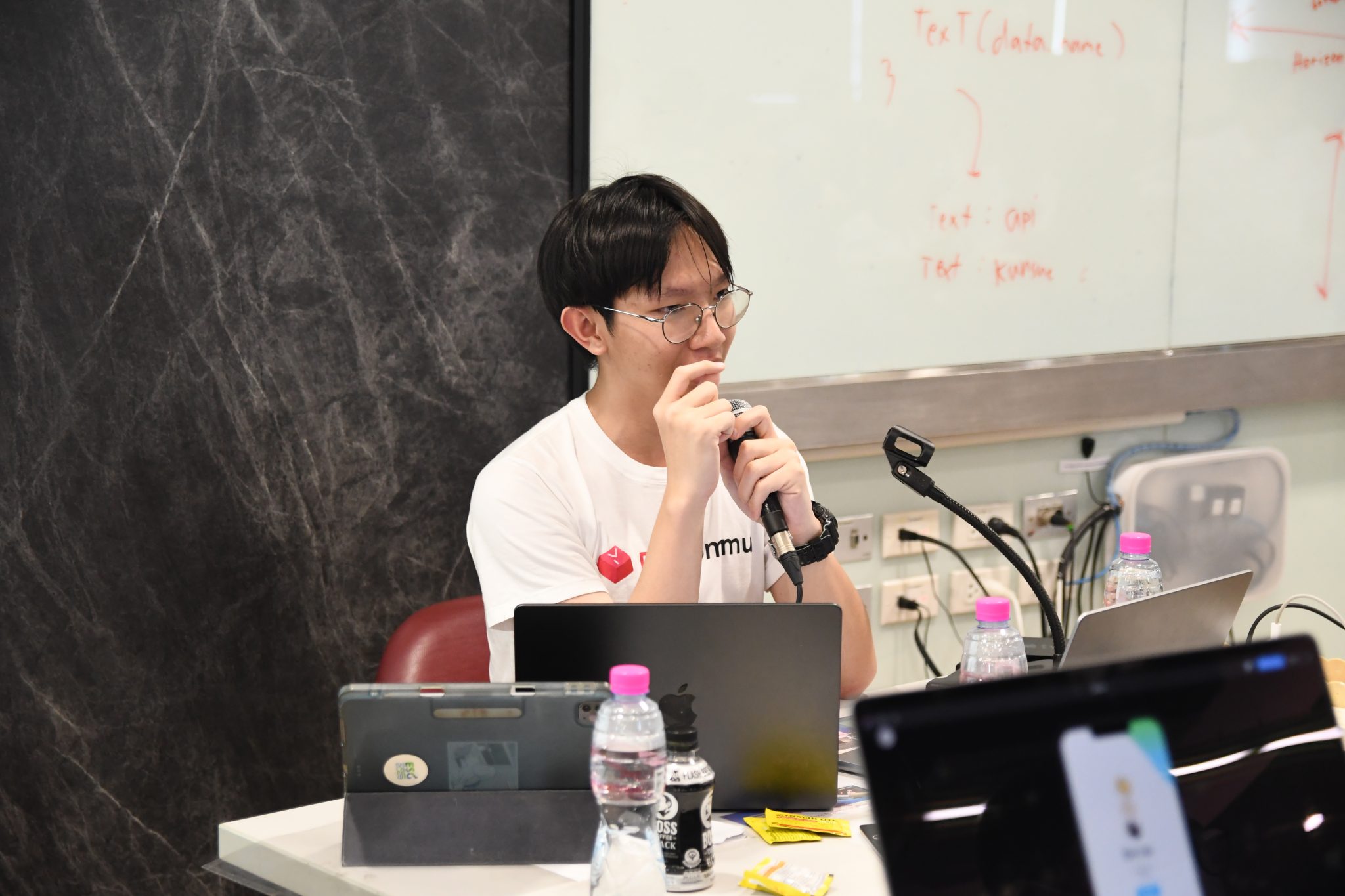 ประมวลภาพกิจกรรม iOS Developer Bootcamp ครั้งที่ 2 ภาควิชาวิศวกรรมคอมพิวเตอร์ ร่วมกับ Swift ...