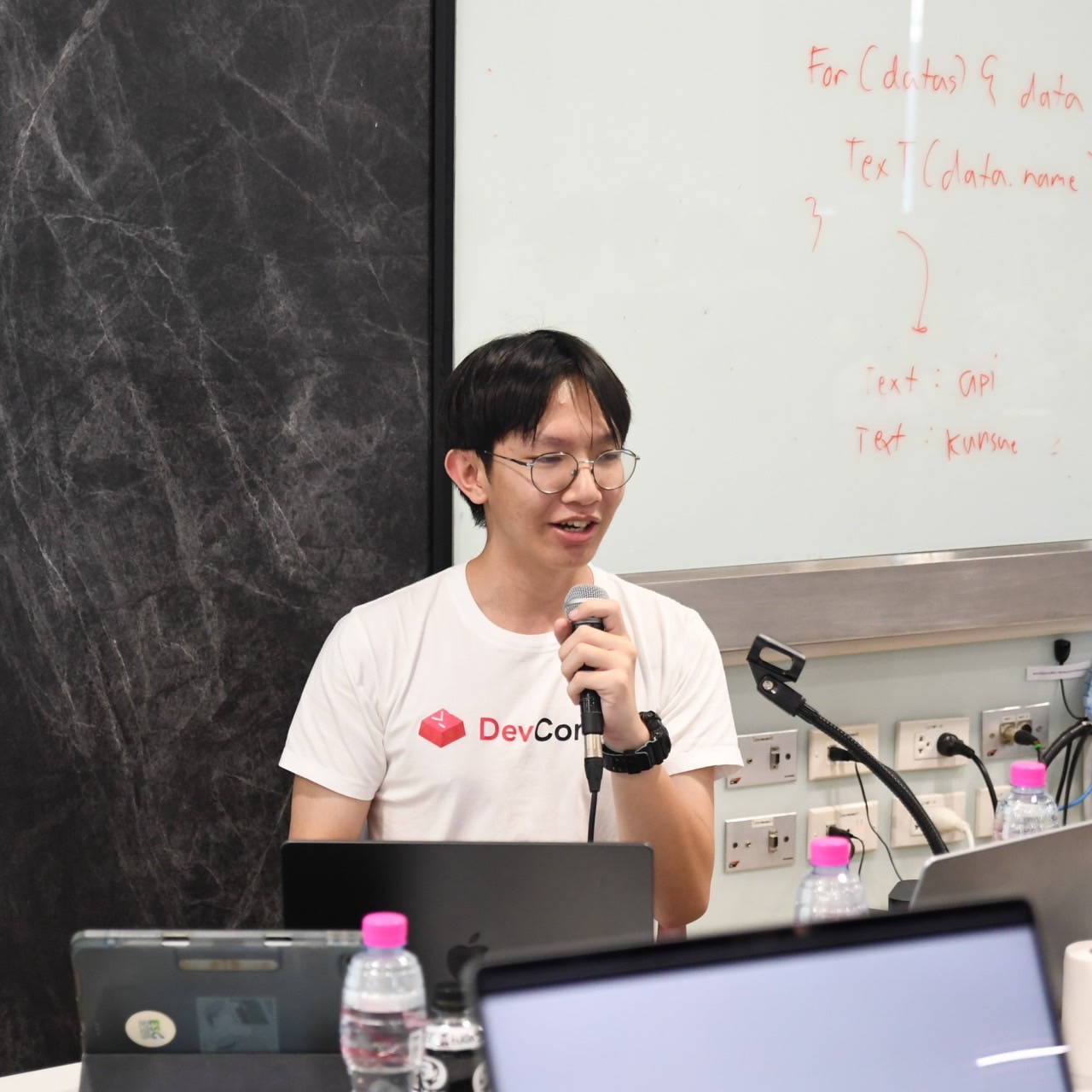 ประมวลภาพกิจกรรม iOS Developer Bootcamp ครั้งที่ 2 ภาควิชาวิศวกรรมคอมพิวเตอร์ ร่วมกับ Swift ...